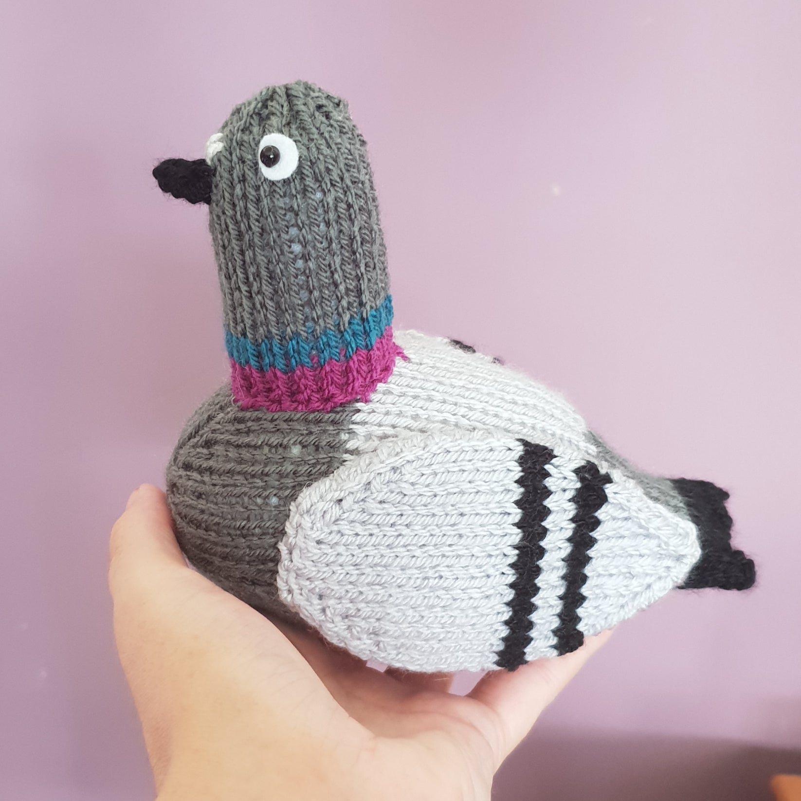 Bill the Pigeon knitting kit – Knitted Birds